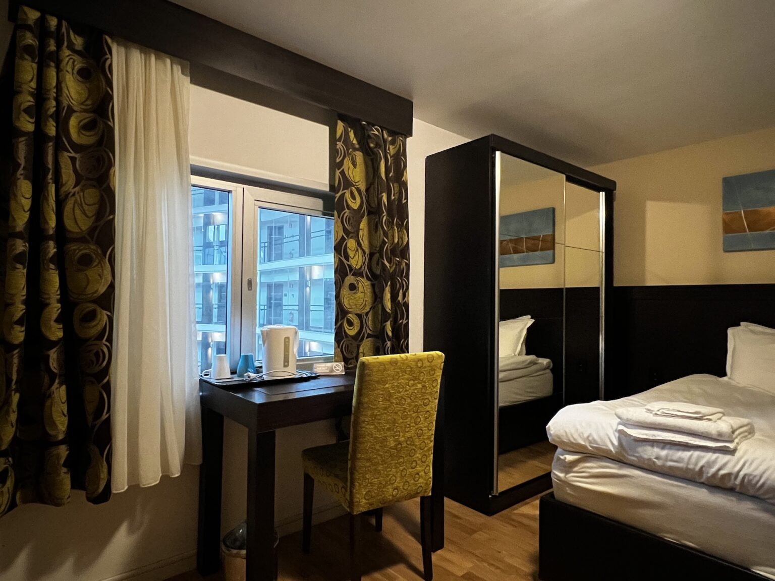 Injoy Solna: Hotell nära Friends Arena & Mall of Scandinavia